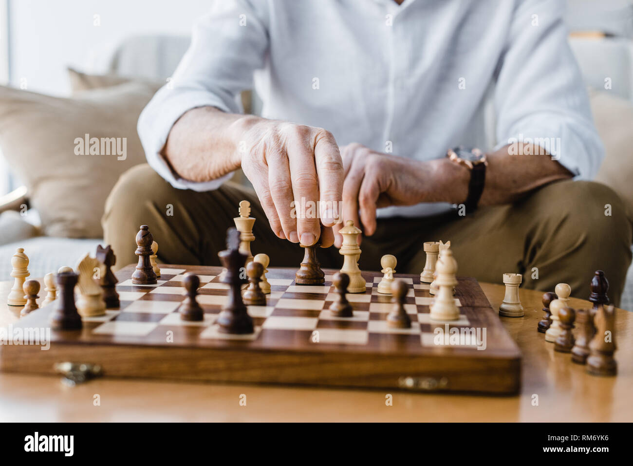 Old man chess hi-res stock photography and images - Alamy