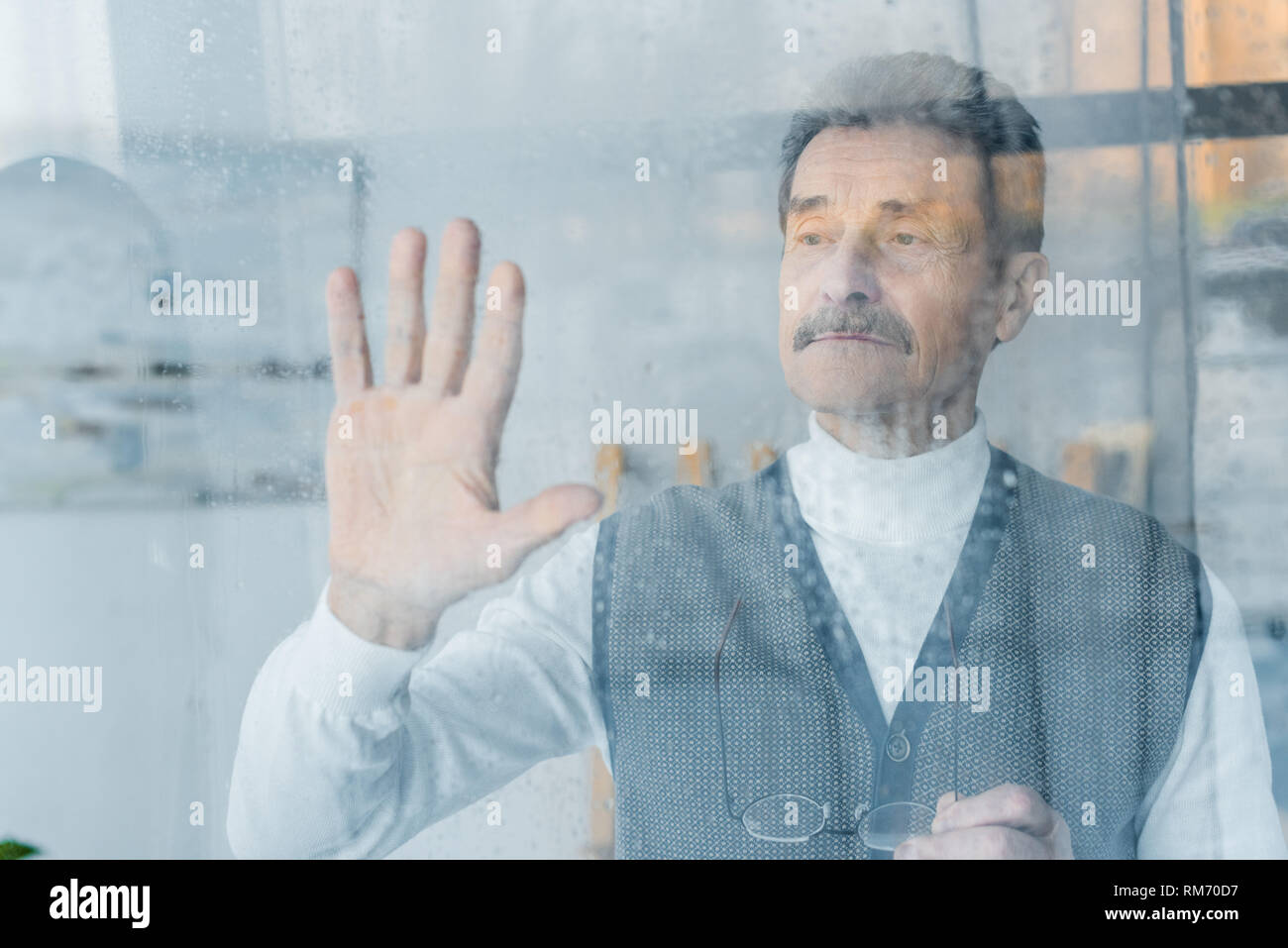 Old man waving hi-res stock photography and images - Alamy