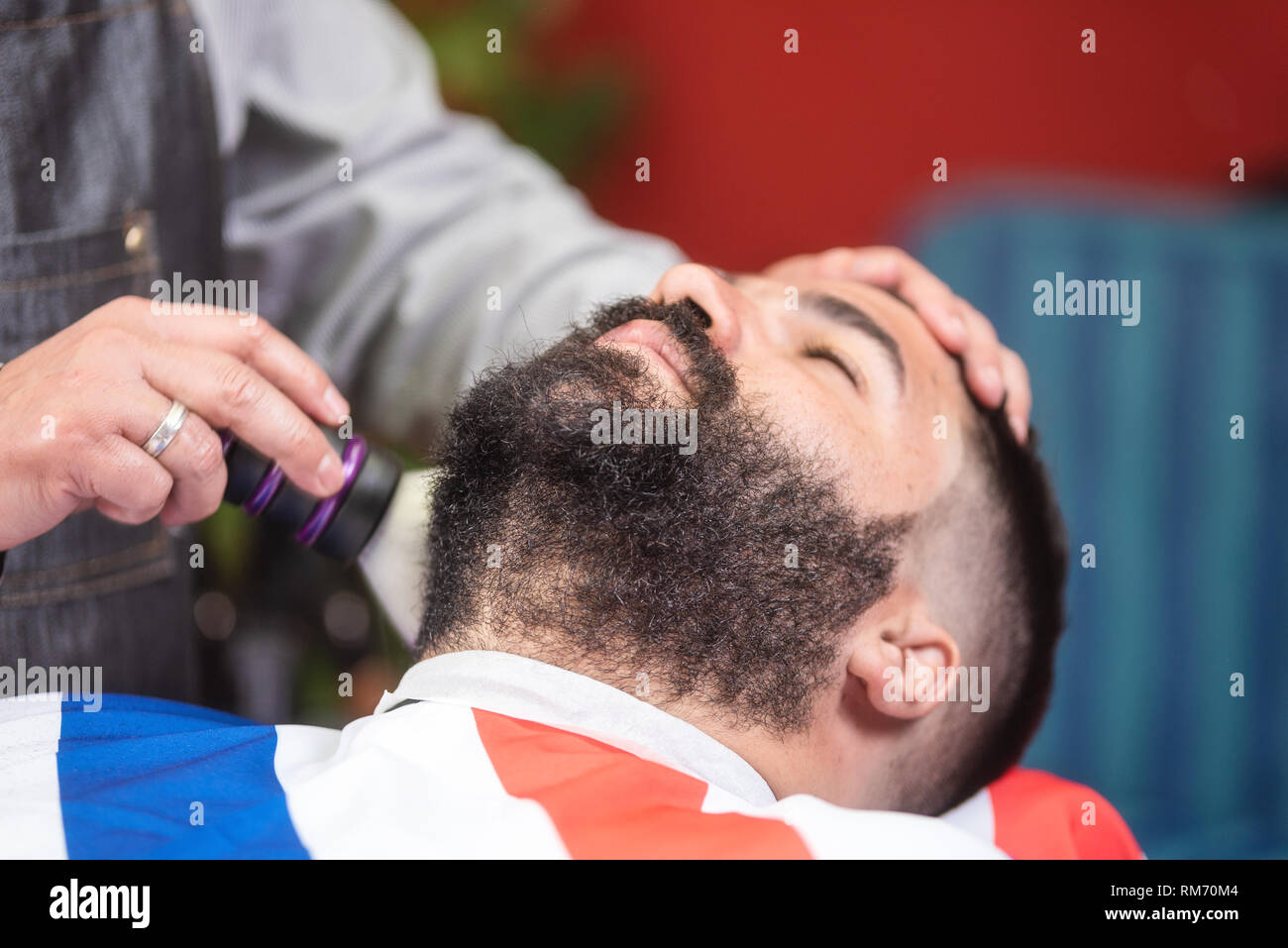 Barber expert hi-res stock photography and images - Alamy
