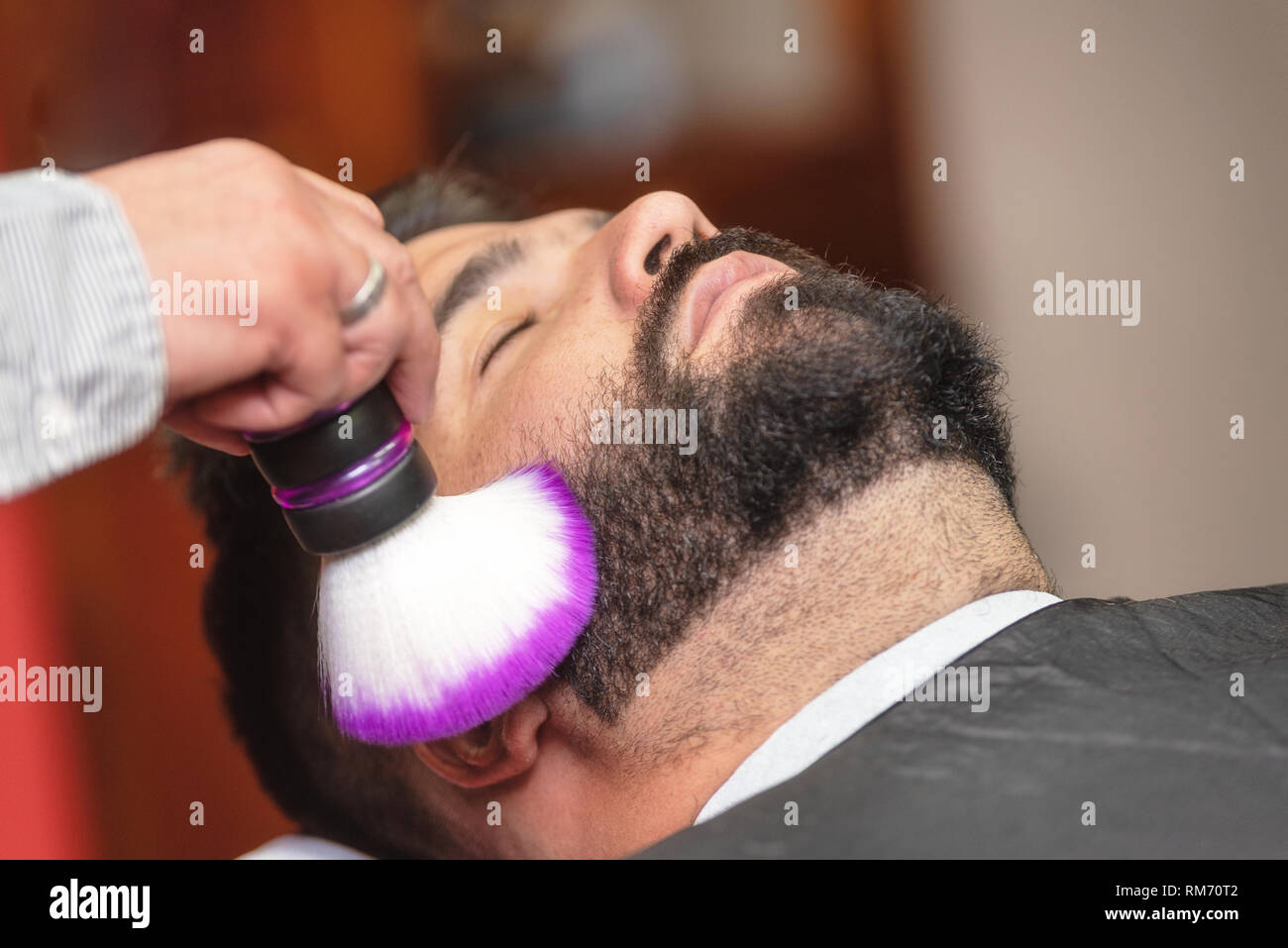 Barber expert hi-res stock photography and images - Alamy