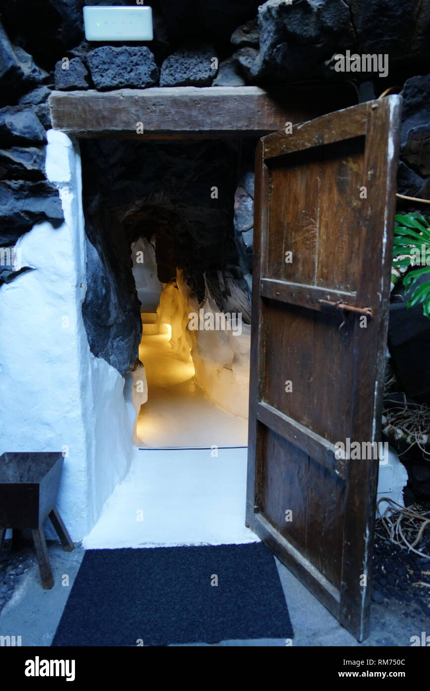 Gang haus hi-res stock photography and images - Alamy