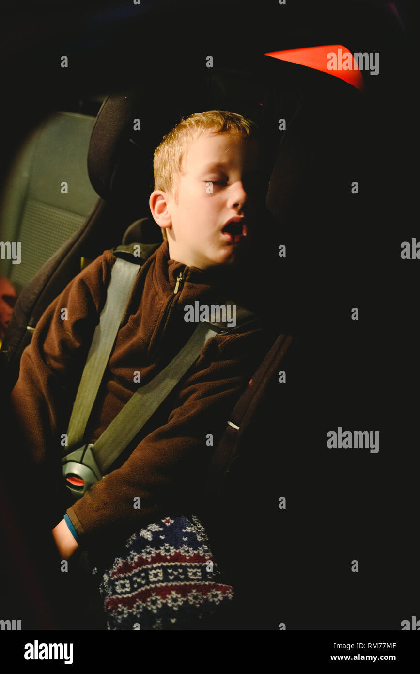 Child asleep in his extenuated car seat Stock Photo - Alamy