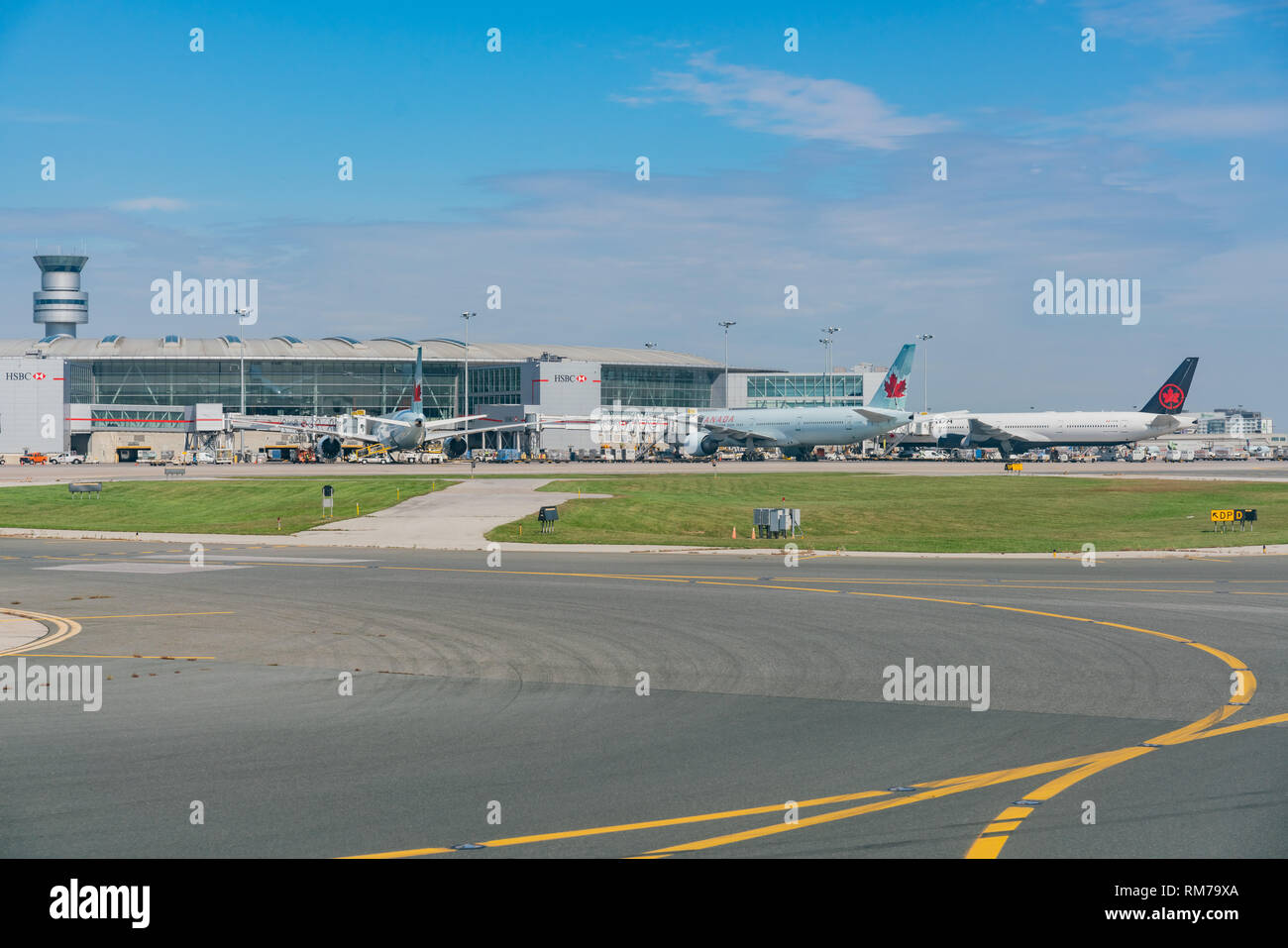Toronto pearson airport tower hi-res stock photography and images - Alamy