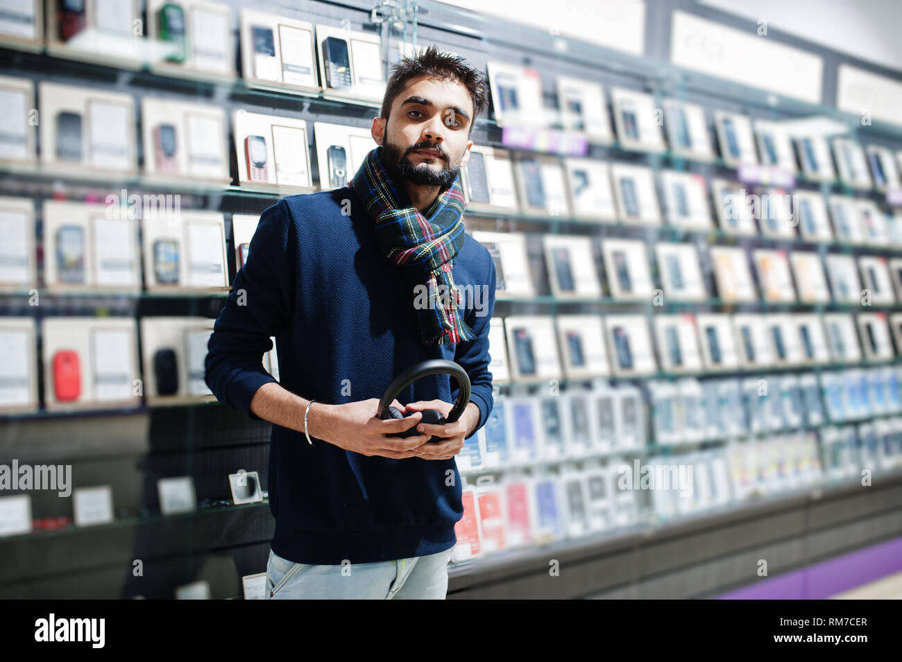 Electronic shop india hi-res stock photography and images - Alamy