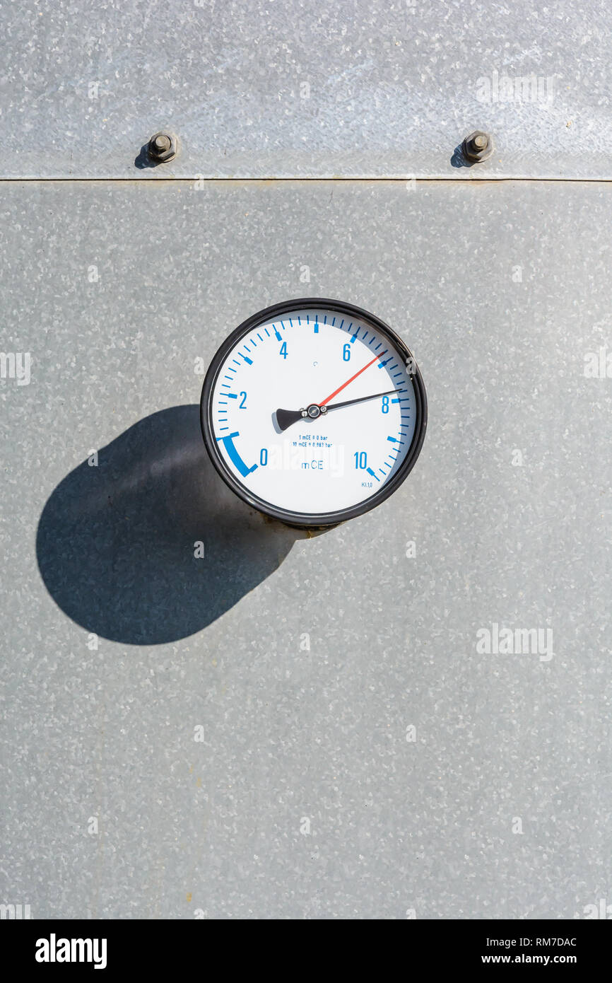 Needle gauge hi-res stock photography and images - Alamy