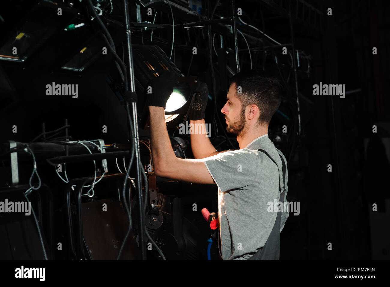 The stage worker sets up the lights Stock Photo - Alamy