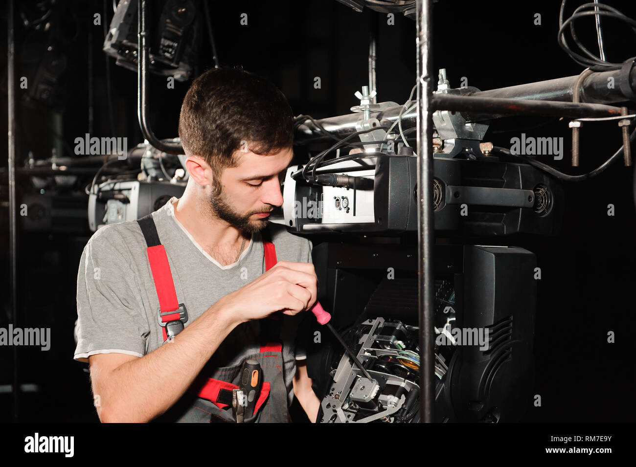 The lighting engineer adjusts the lights on the stage Stock Photo - Alamy