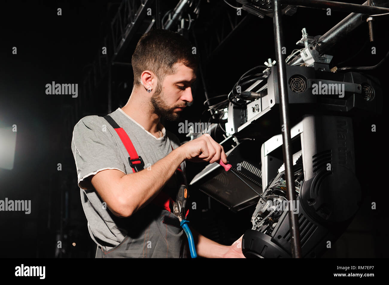 The lighting engineer adjusts the lights on the stage Stock Photo - Alamy