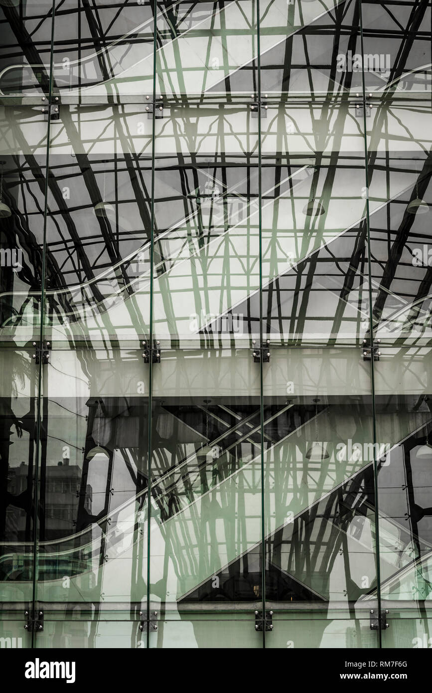 Modern architecture glass reflections hi-res stock photography and ...