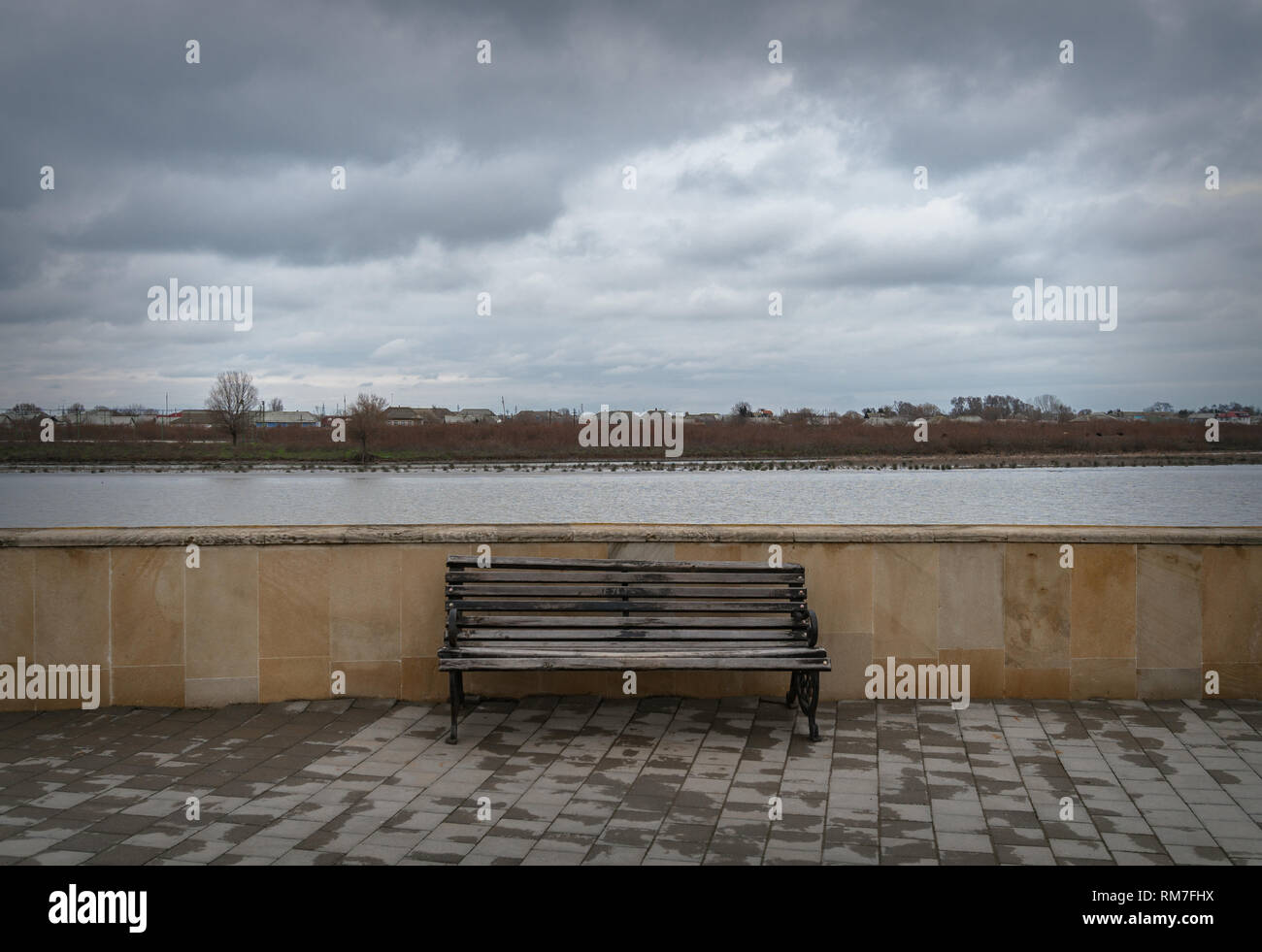Lonely bench hi-res stock photography and images - Alamy