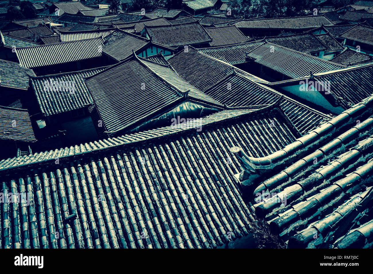 Ancient chinese roof edge hi-res stock photography and images - Alamy