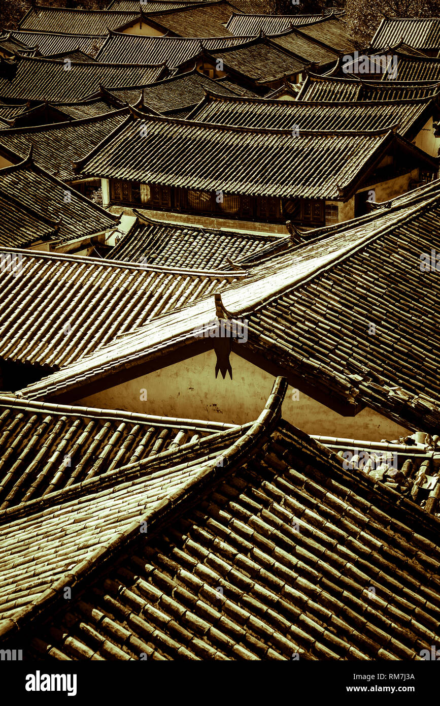 Ancient chinese roof edge hi-res stock photography and images - Alamy