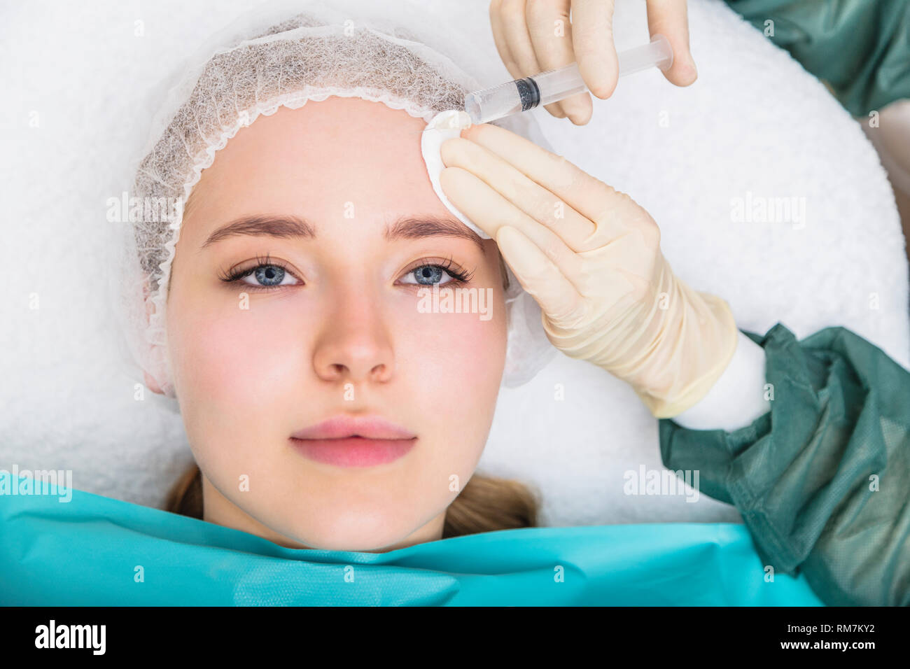 Woman receiving cosmetic injection in beauty salon Stock Photo - Alamy