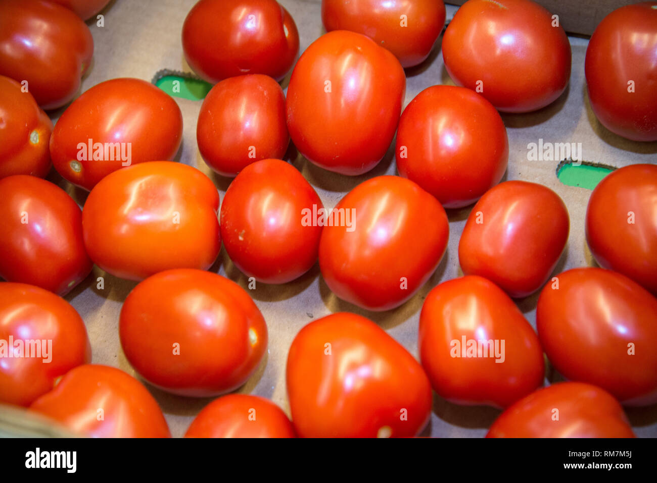 Ripe tomatoes at the market Stock Photo - Alamy
