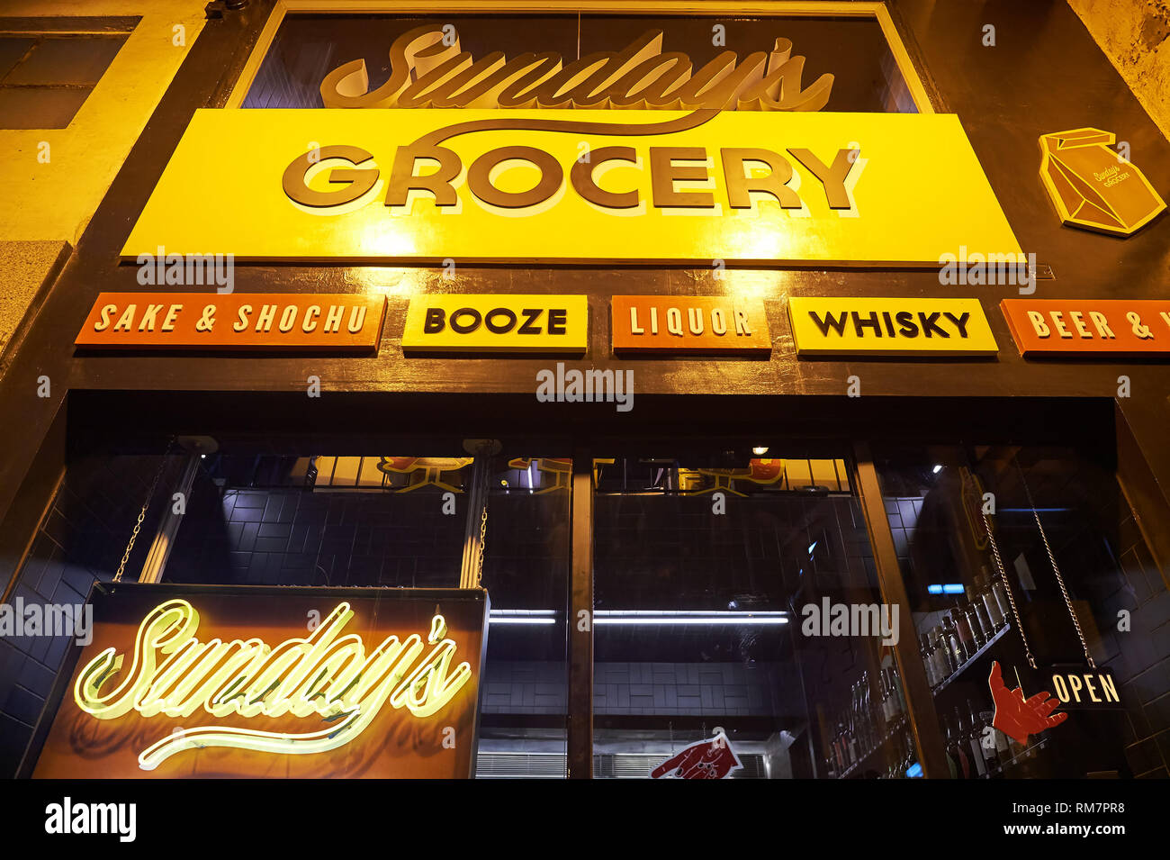 HONG KONG - OCTOBER 25, 2015: Sunday's Grocery store. Sunday's Grocery ...