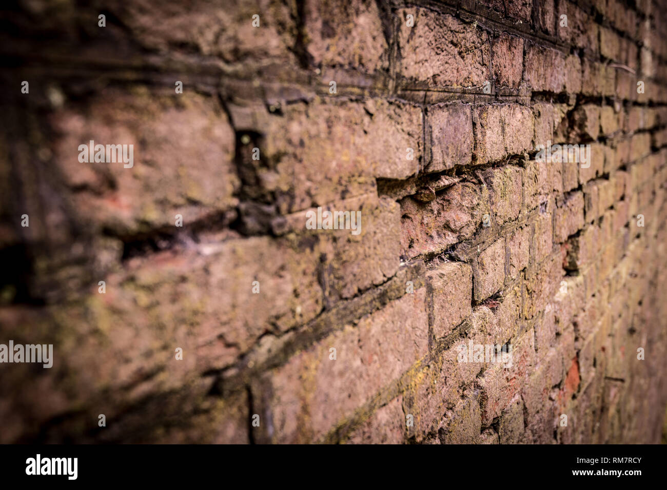 receding brick wall Stock Photo - Alamy