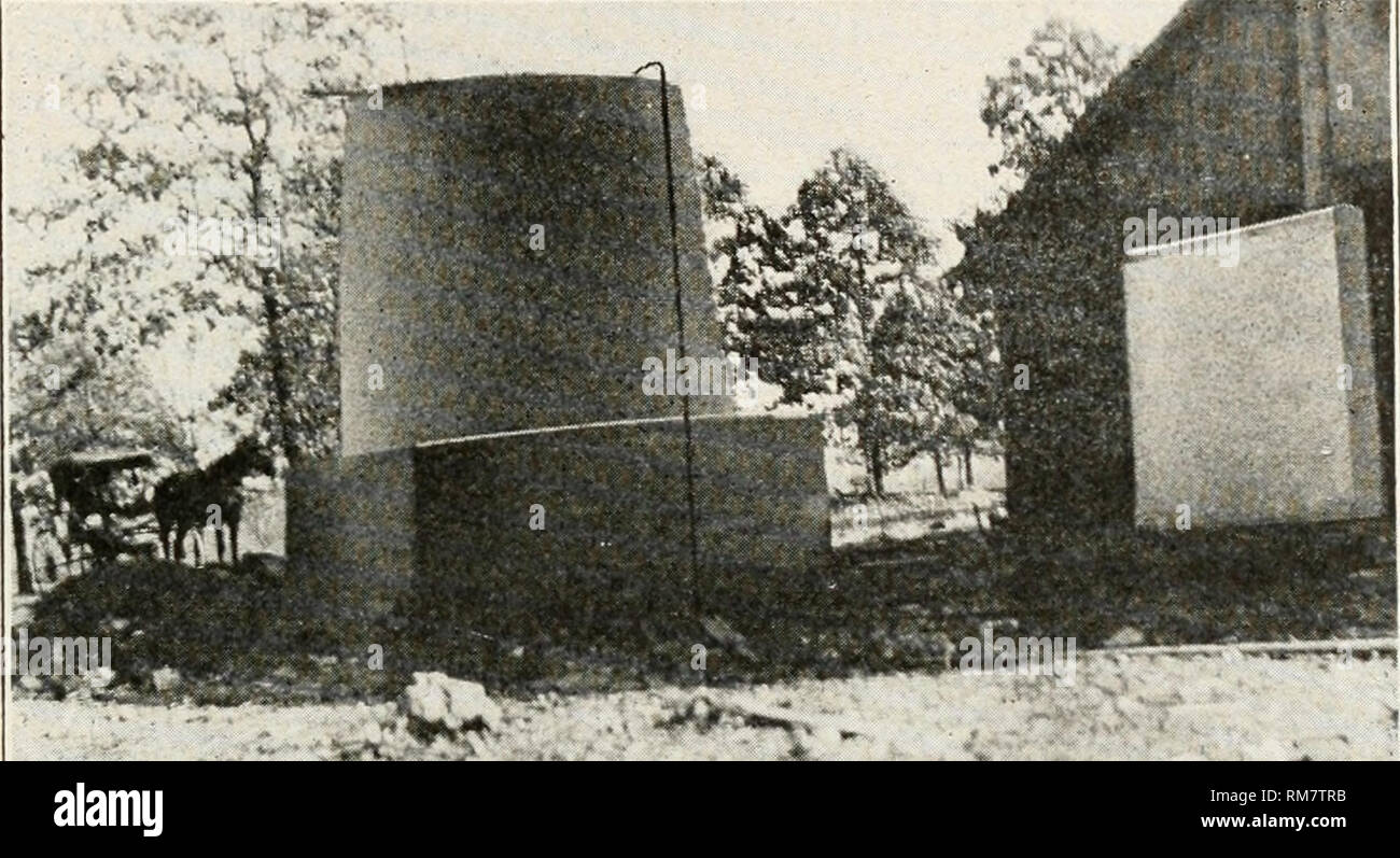 Falling building parts hi-res stock photography and images - Alamy