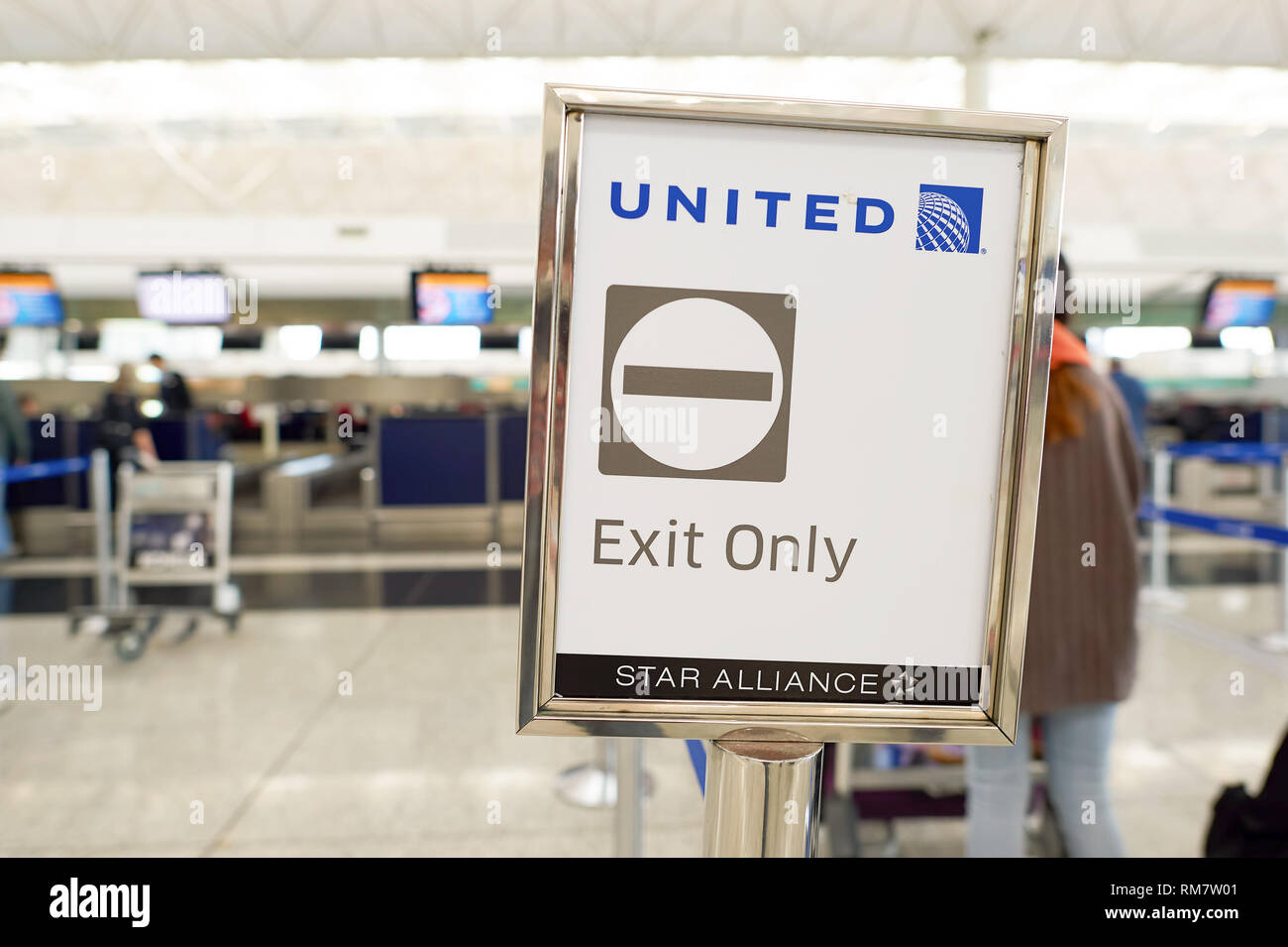 United airlines check in counter hi-res stock photography and images ...