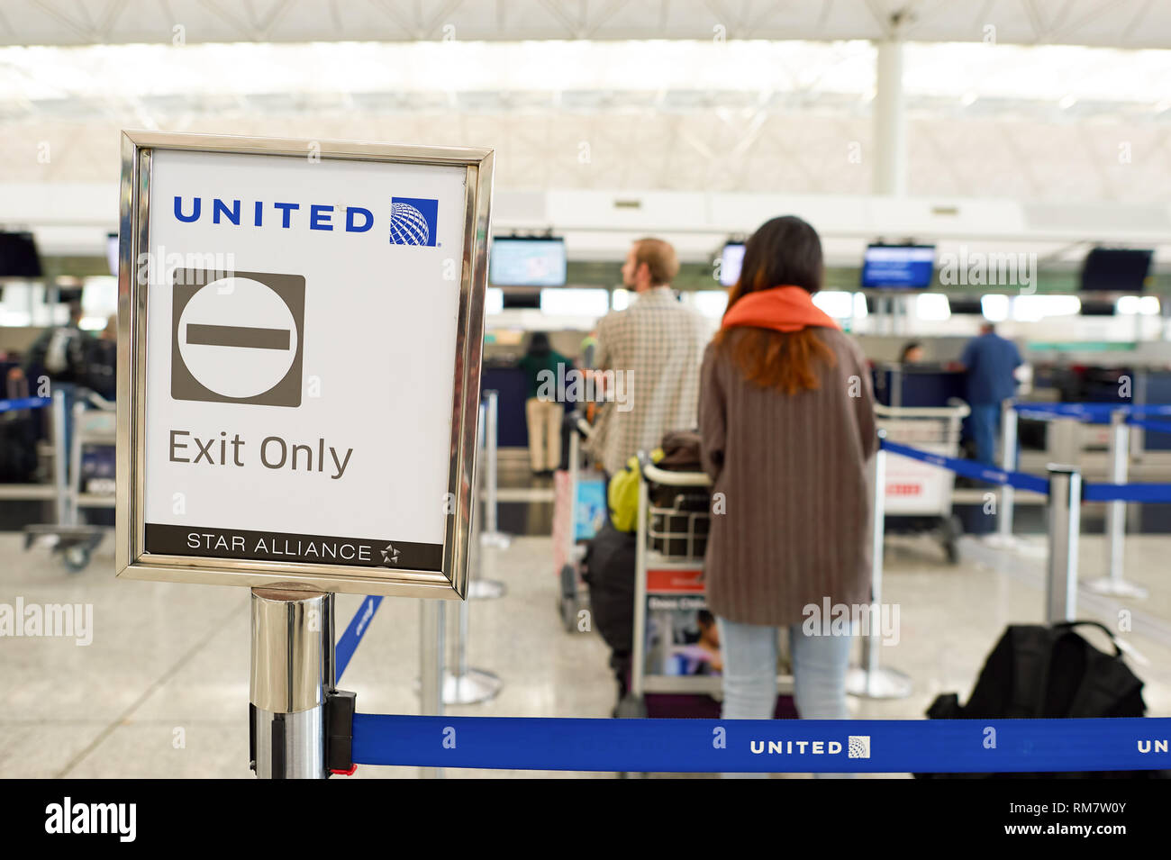 United airlines check in counter hi-res stock photography and images ...