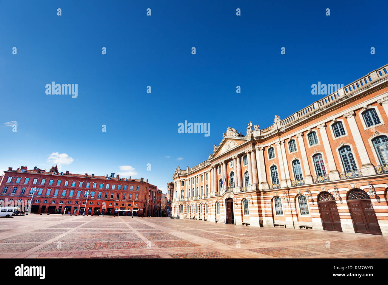 Toulouse Place du Capitole and its buildings Stock Photo - Alamy