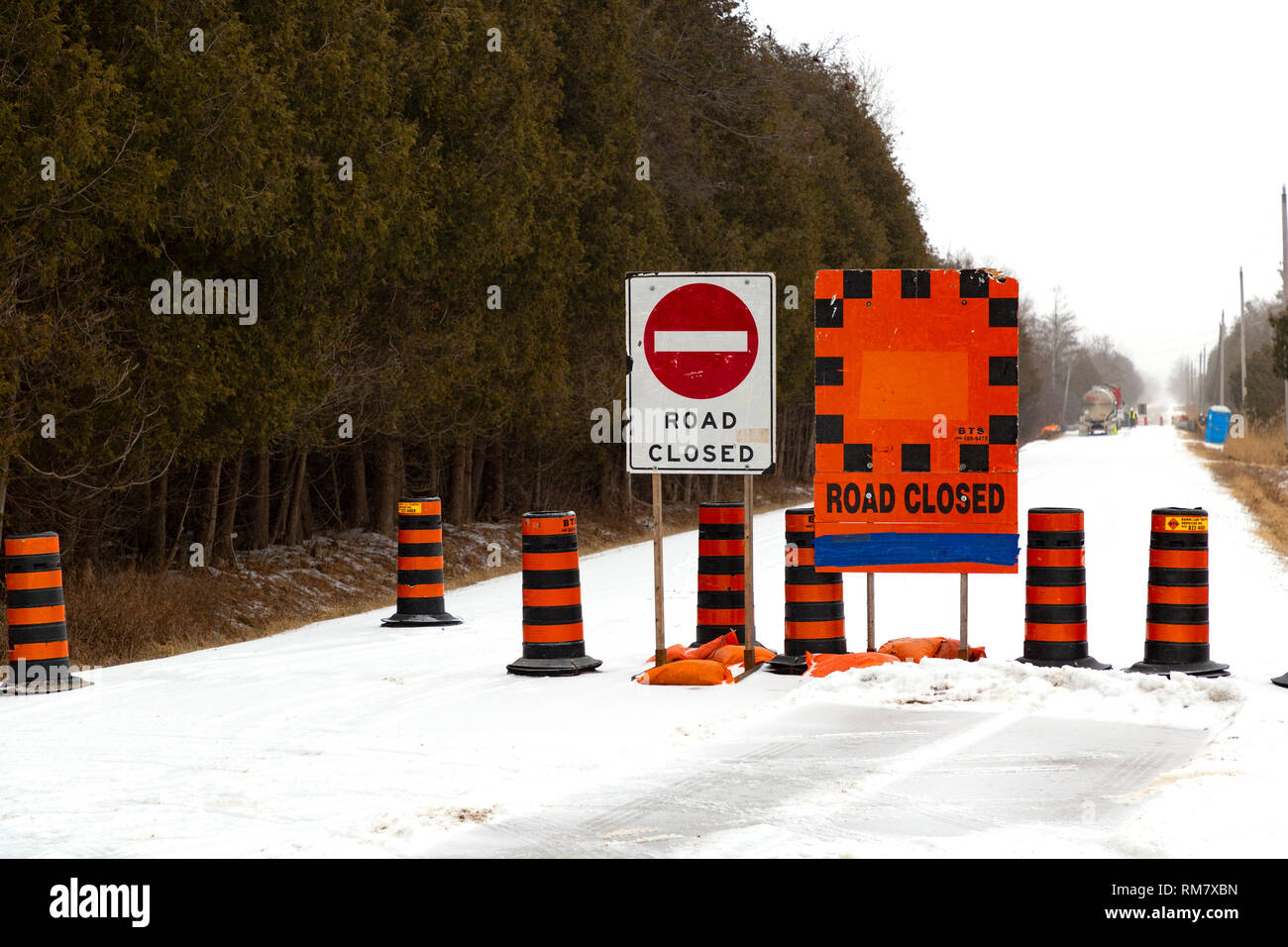 Construction sign road closed hi-res stock photography and images - Alamy