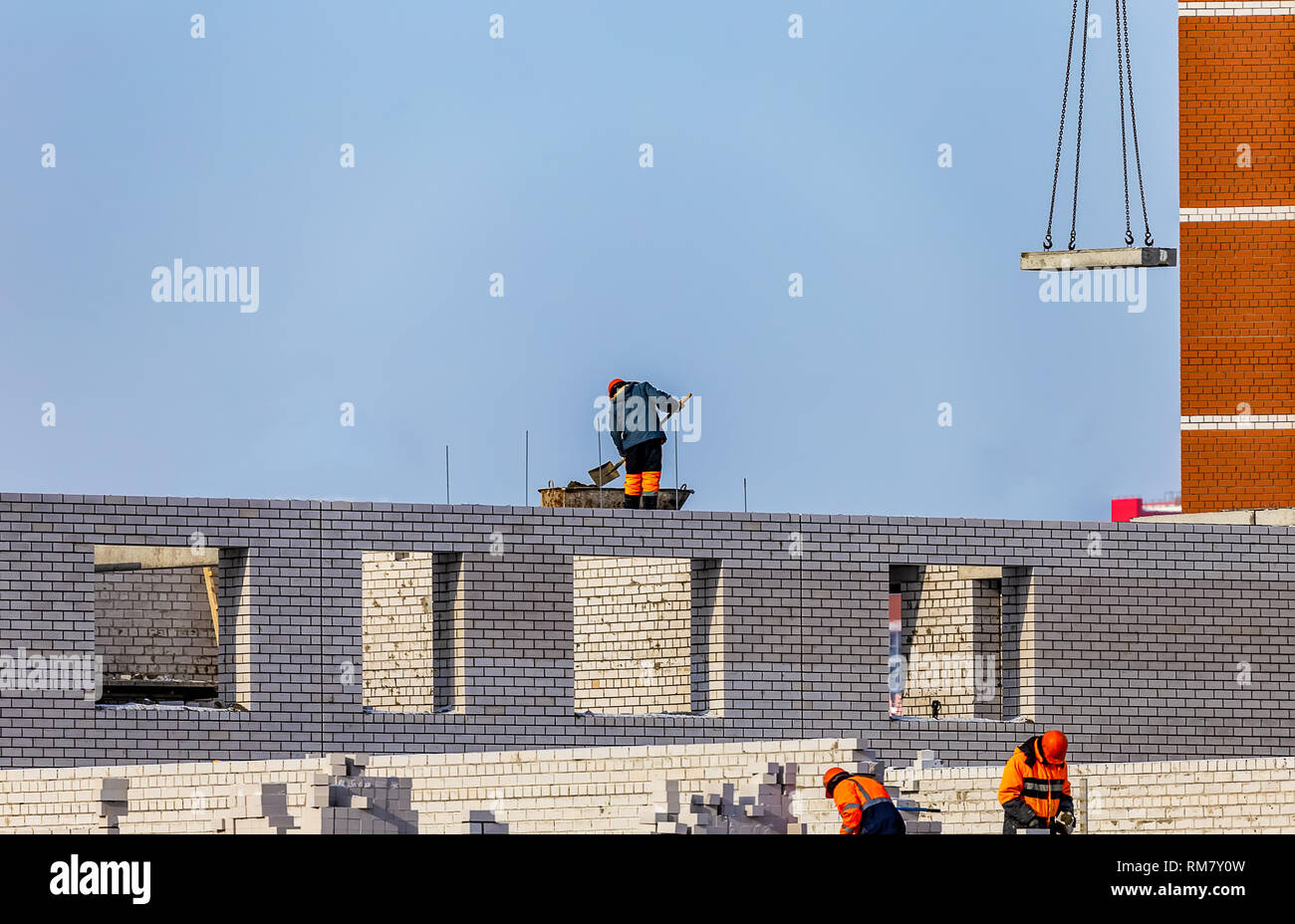 Crane lifting bricks hi-res stock photography and images - Alamy