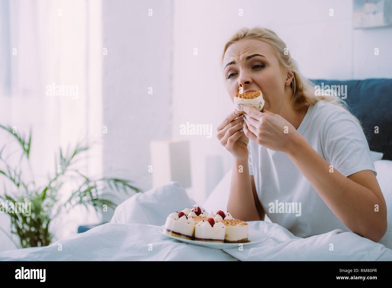 Person eating alone hi-res stock photography and images - Alamy