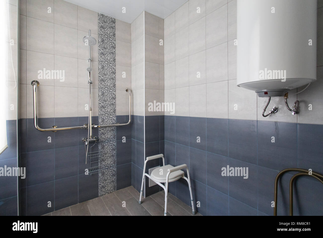Handrail bathroom hi-res stock photography and images - Alamy