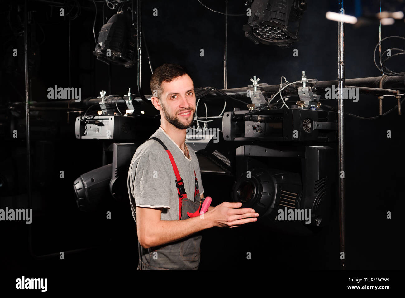 The stage worker sets up the lights Stock Photo - Alamy