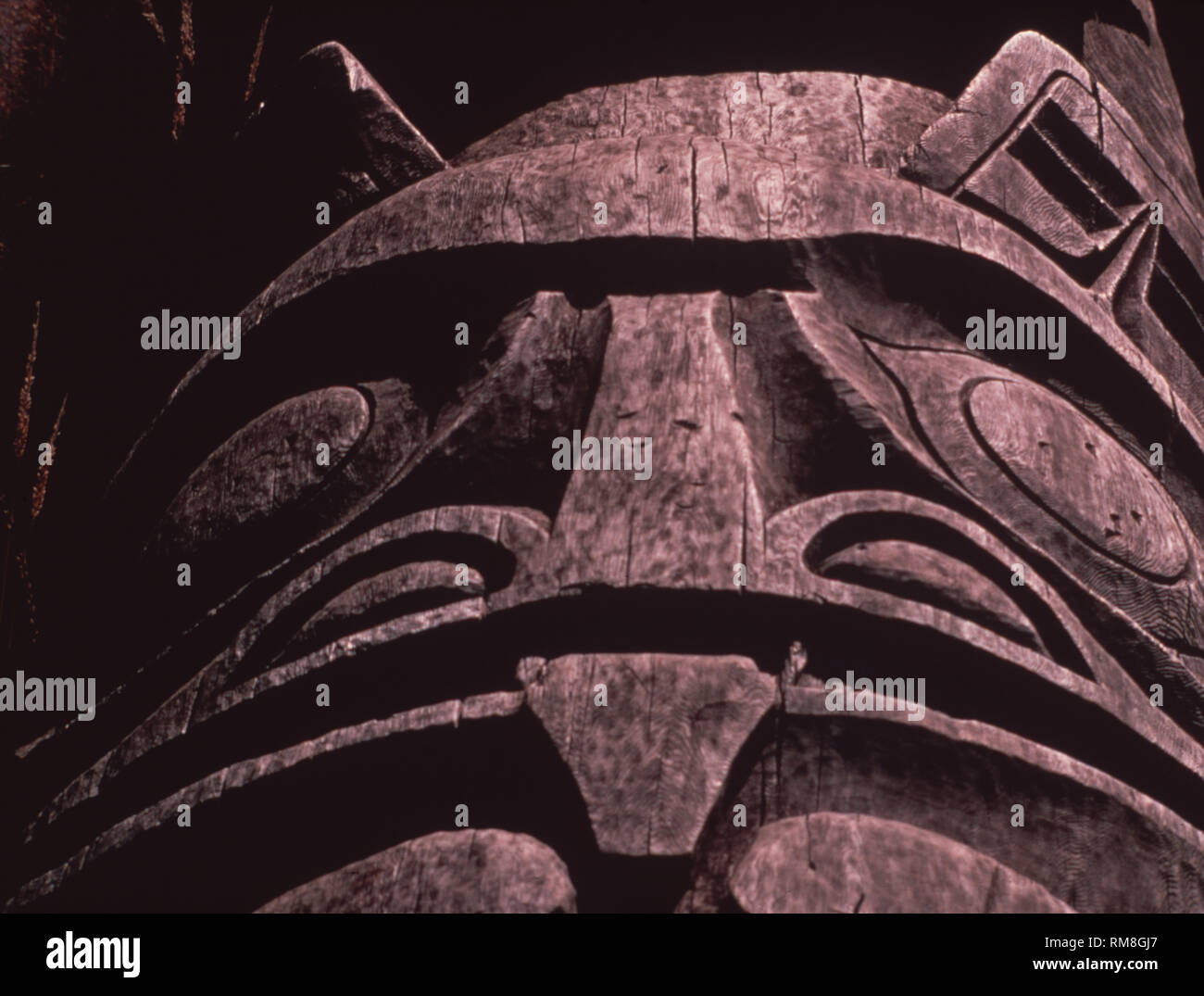 Native American Totem Pole WA Stock Photo - Alamy