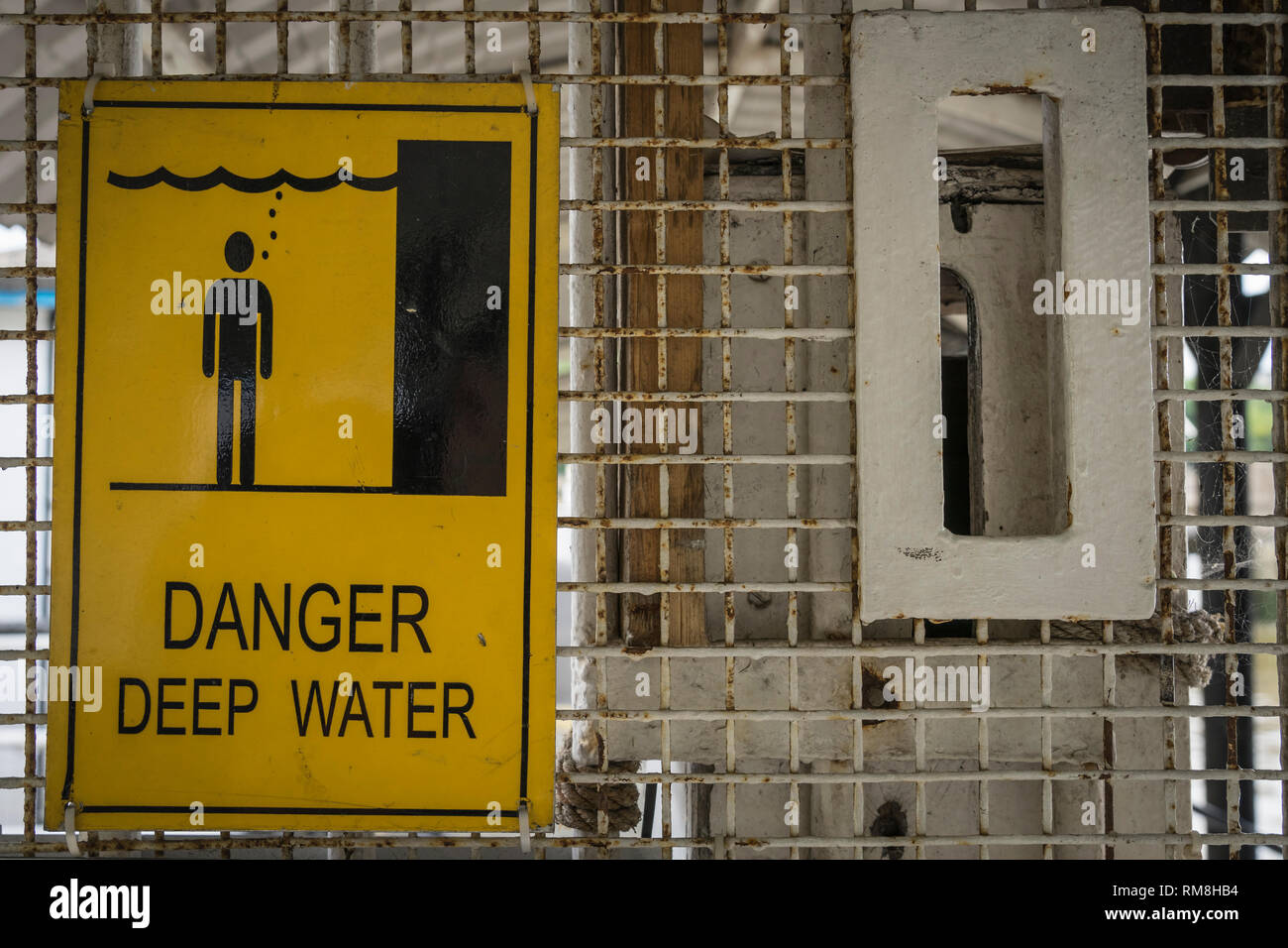 Ferry closed sign hi-res stock photography and images - Alamy