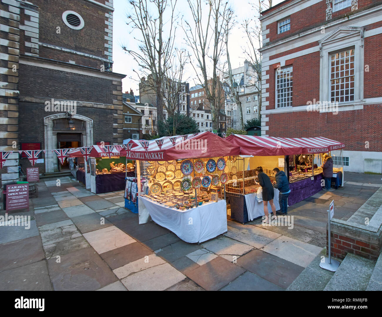 St james church piccadilly london hi-res stock photography and images ...