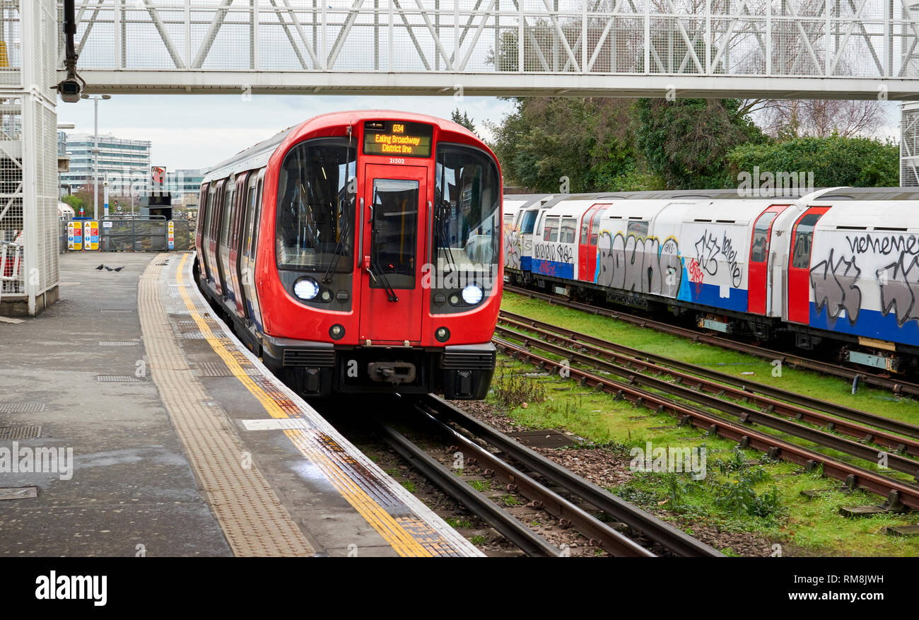 District Line Tube High Resolution Stock Photography and Images - Alamy