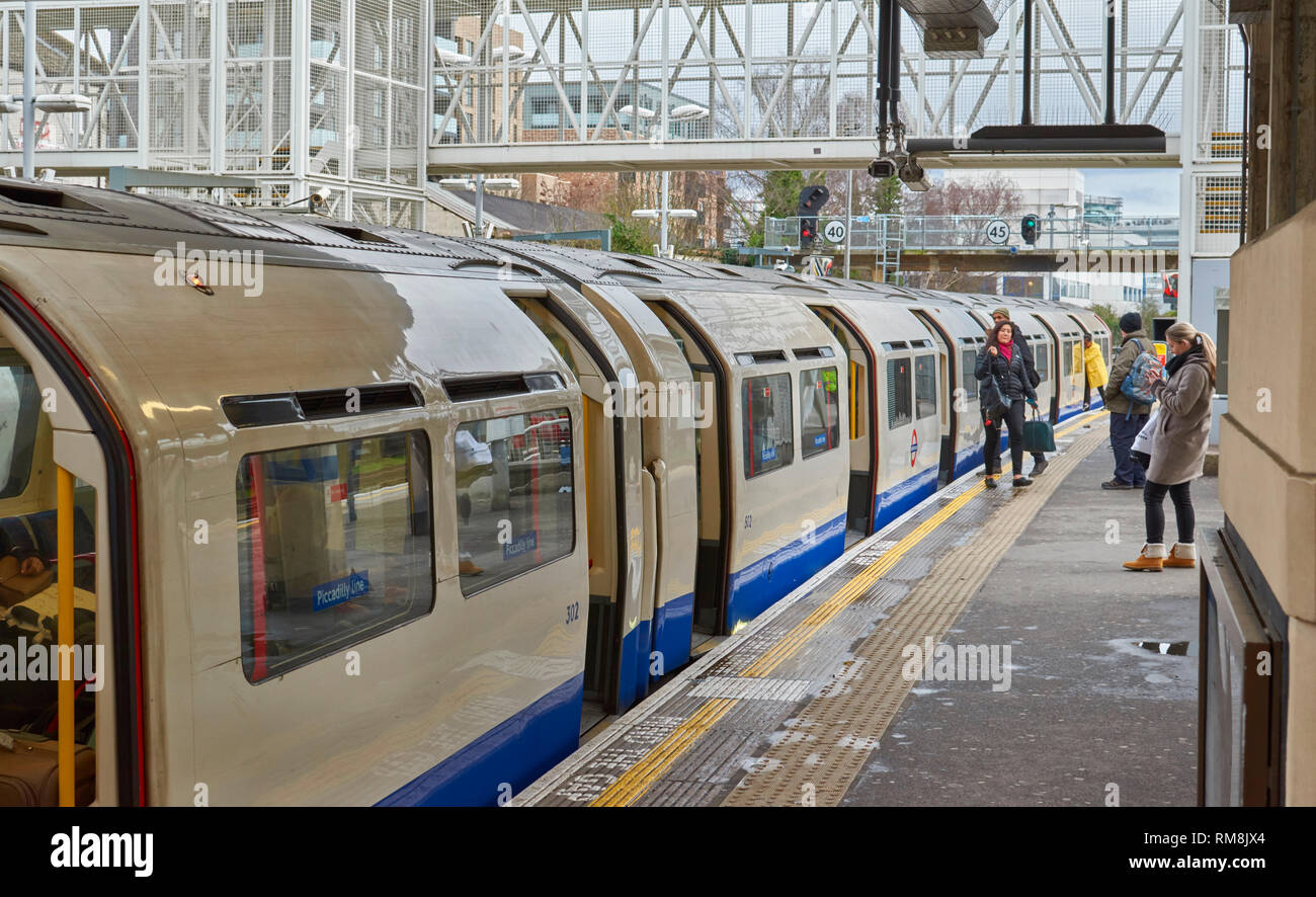 Piccadilly Line London Tube Stock Photos & Piccadilly Line London Tube ...