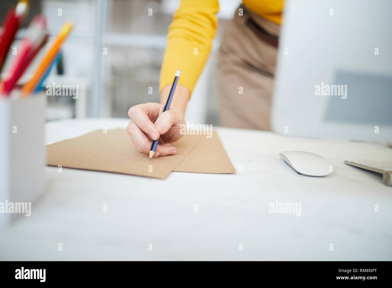 Female hands pen close up hi-res stock photography and images - Alamy