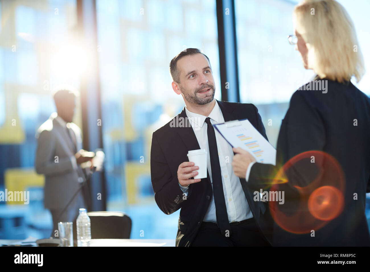 Economists hi-res stock photography and images - Alamy