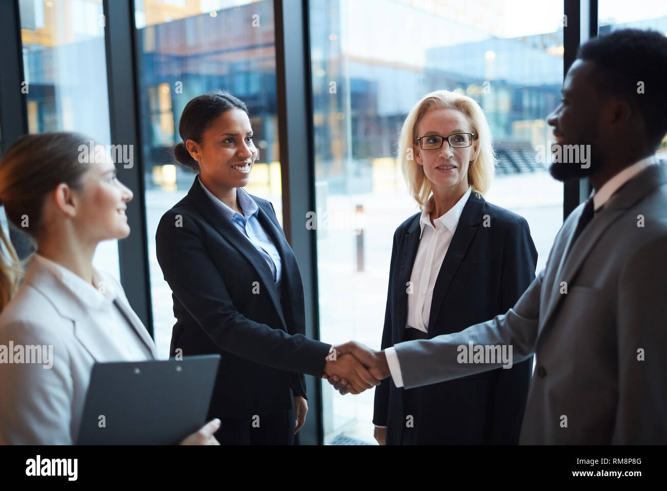 Business agreement hi-res stock photography and images - Alamy
