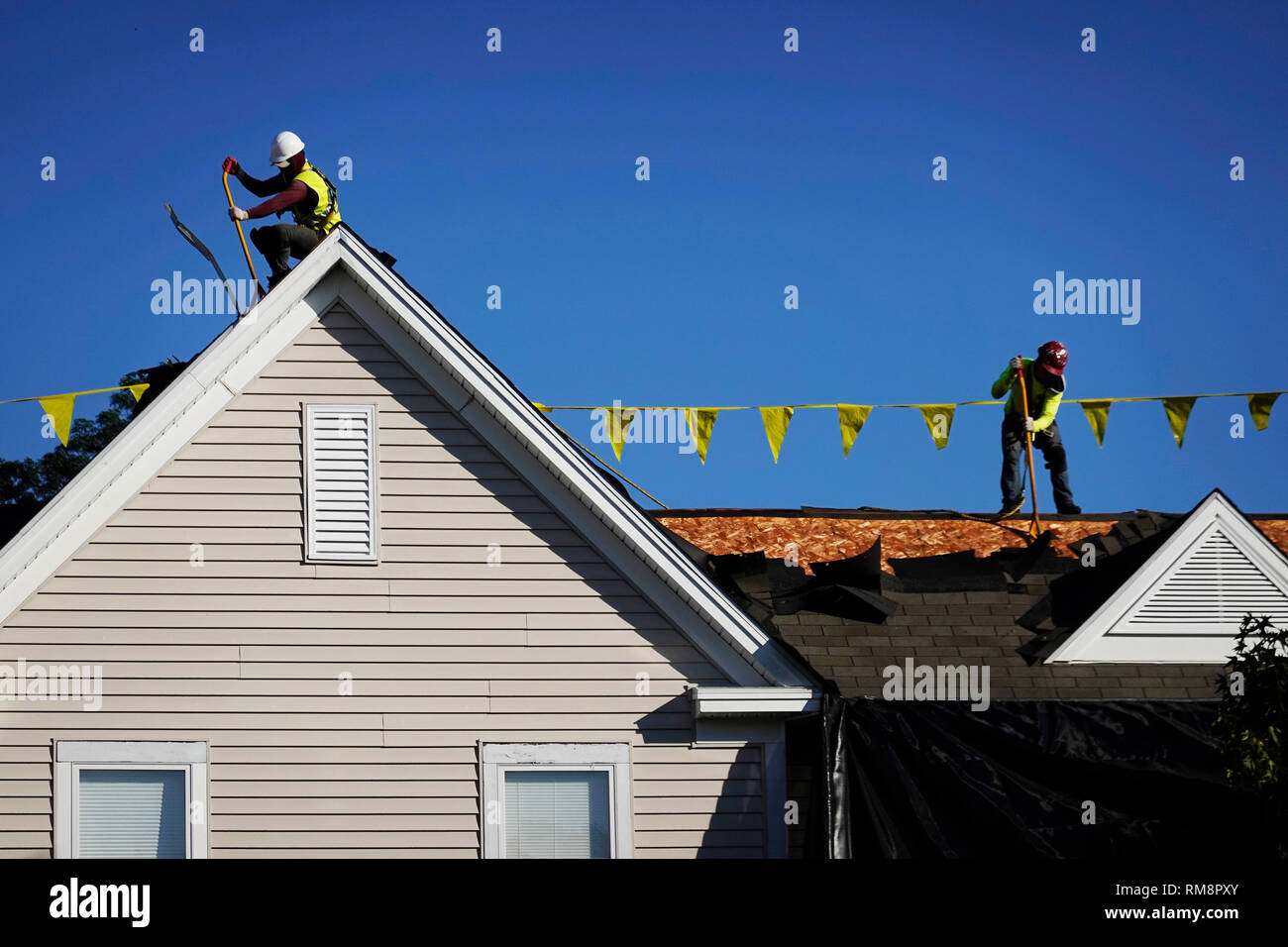 Removing old shingles hi-res stock photography and images - Alamy
