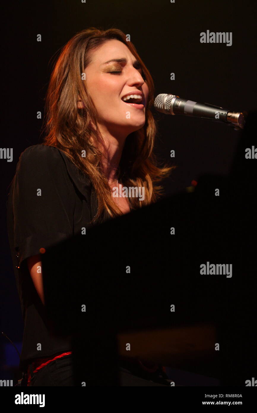 Sara bareilles hi-res stock photography and images - Alamy