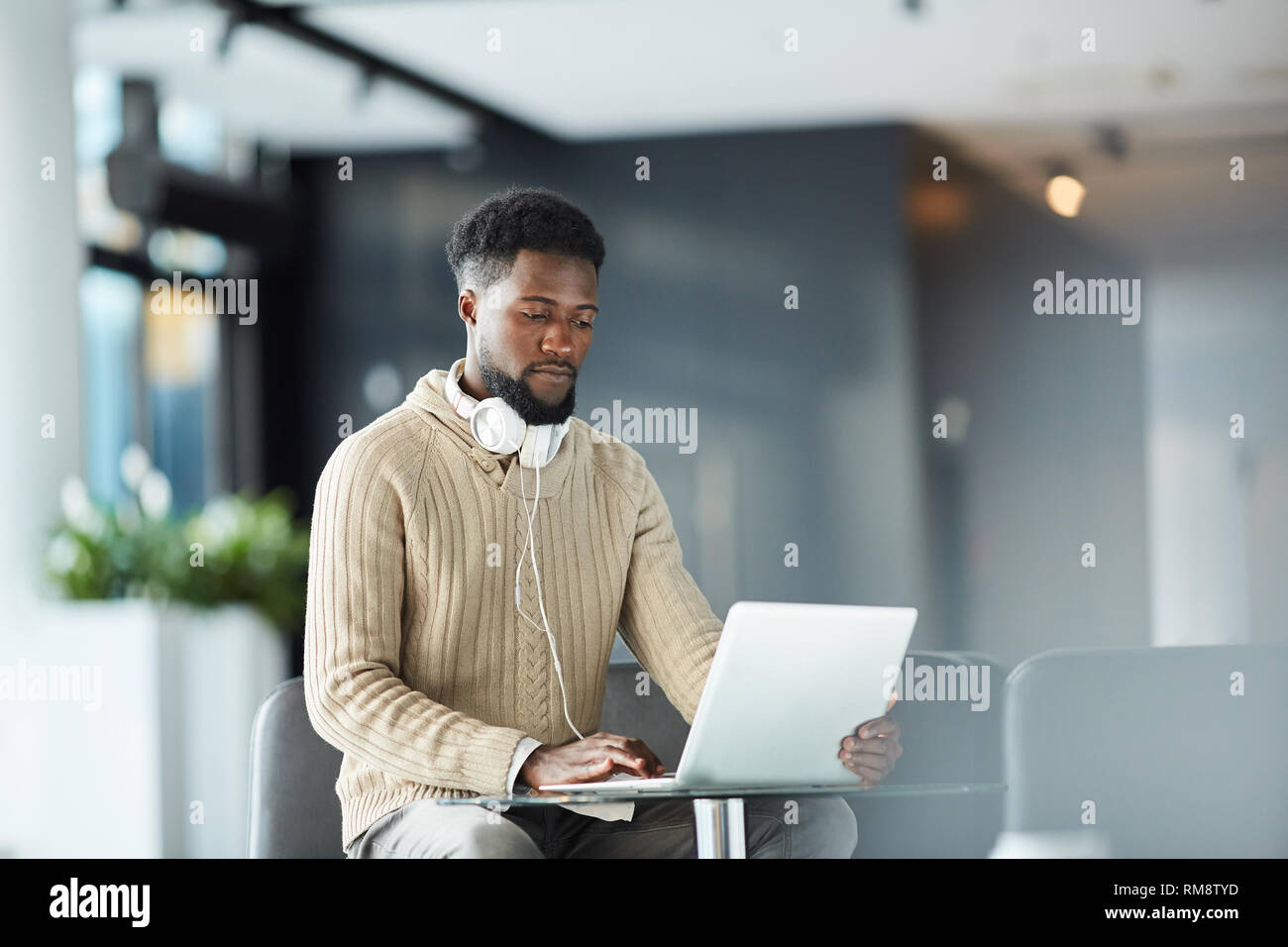 Networking in lounge Stock Photo - Alamy