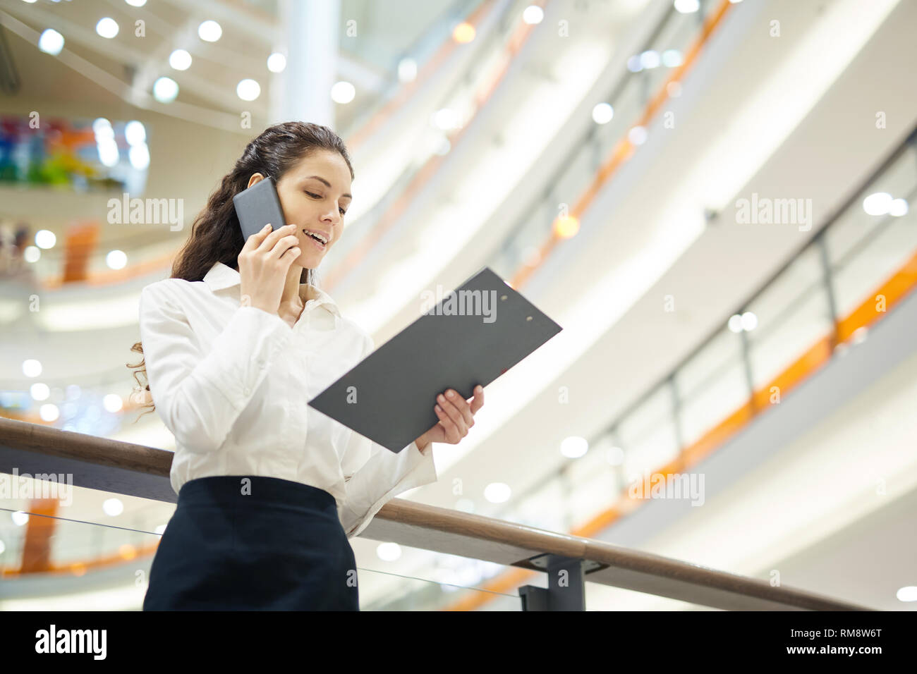Person calling phoning hi-res stock photography and images - Alamy