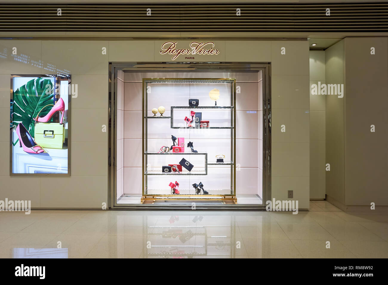 Roger vivier store hi-res stock photography and images - Alamy