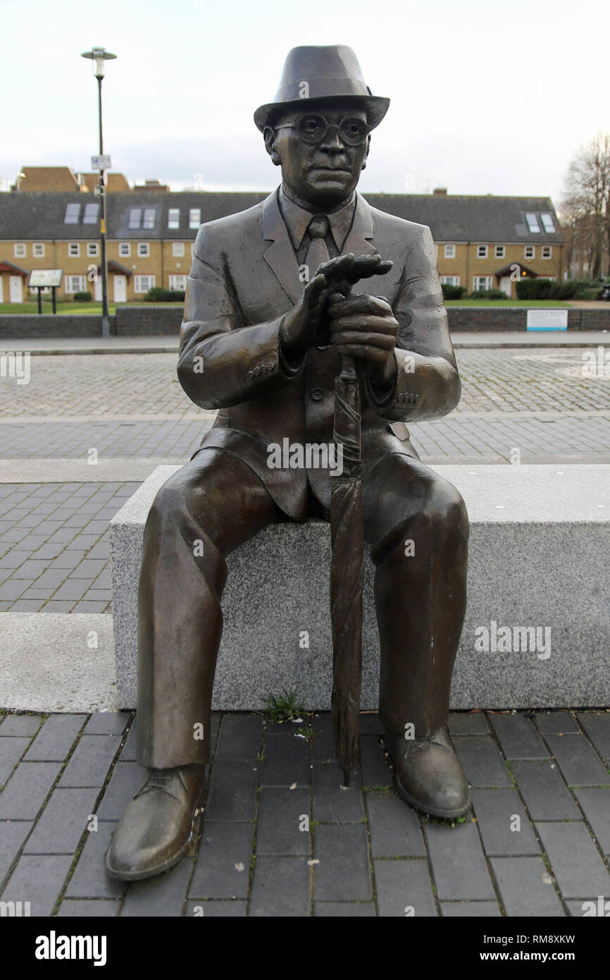 Statue of Dr Alfred Salter (16 June 1873 – 24 August 1945) in ...