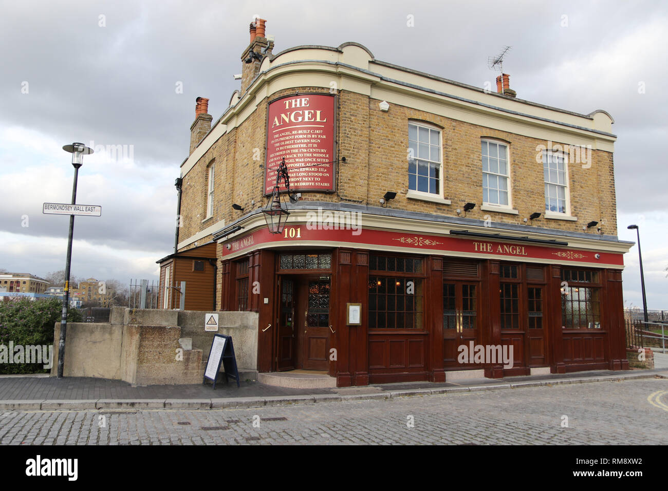 The angel pub london bermondsey hi-res stock photography and images - Alamy