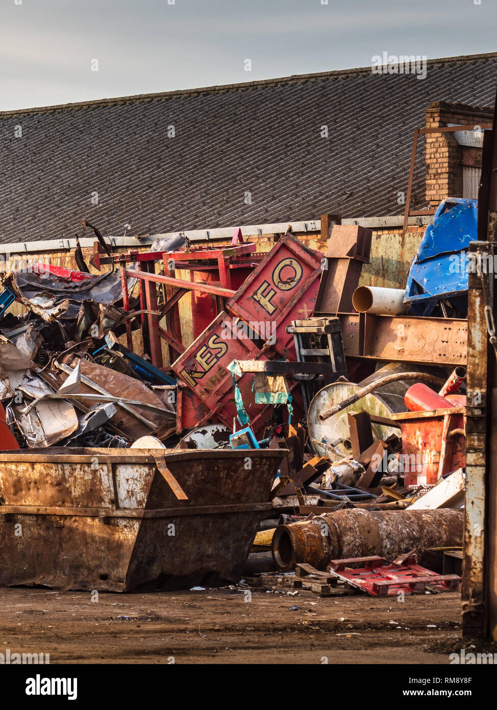 Scrapyard hi-res stock photography and images - Alamy