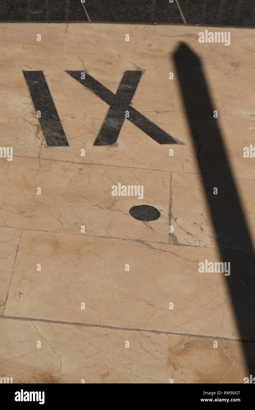 Alicante escultura hi-res stock photography and images - Alamy