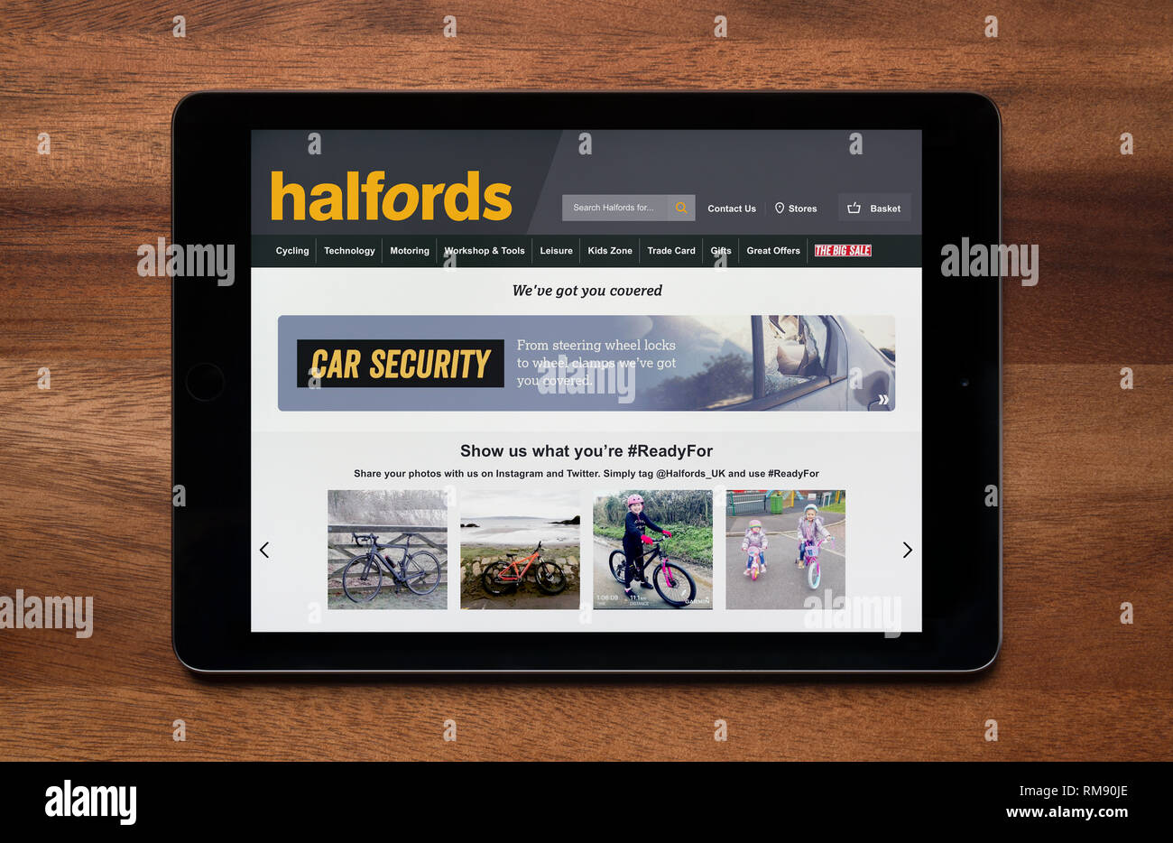 Halfords logo hi-res stock photography and images - Alamy