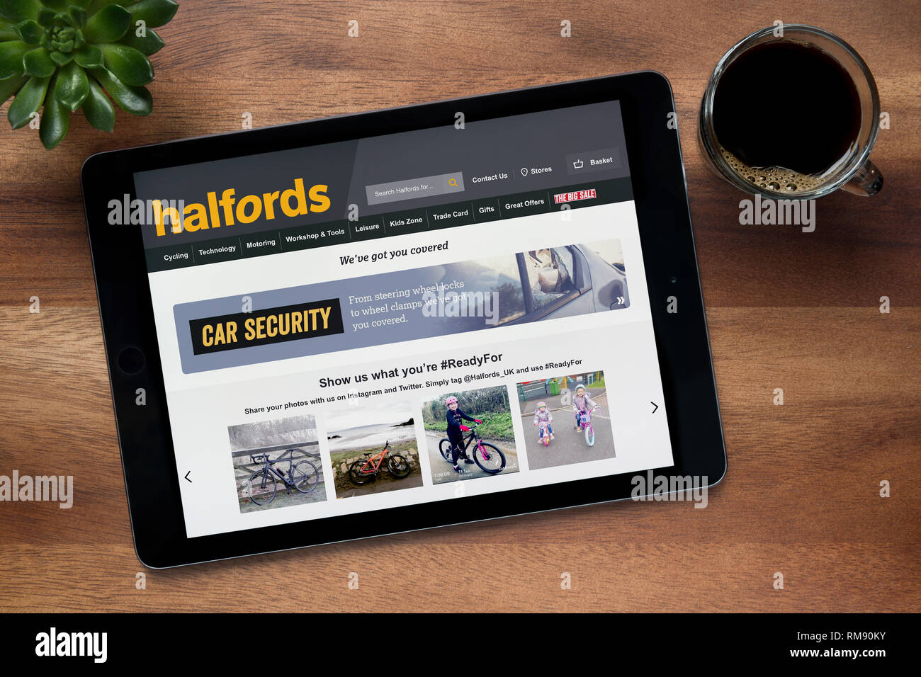 The halfords website hi-res stock photography and images - Alamy