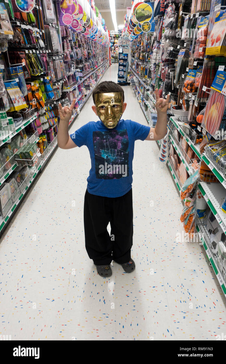 Gold face masks hi-res stock photography and images - Alamy