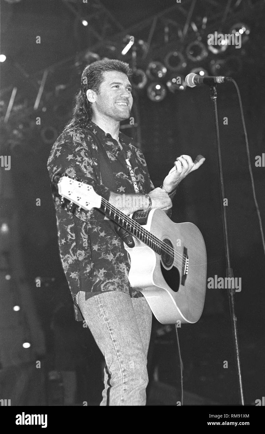Country singer billy ray cyrus hi-res stock photography and images - Alamy